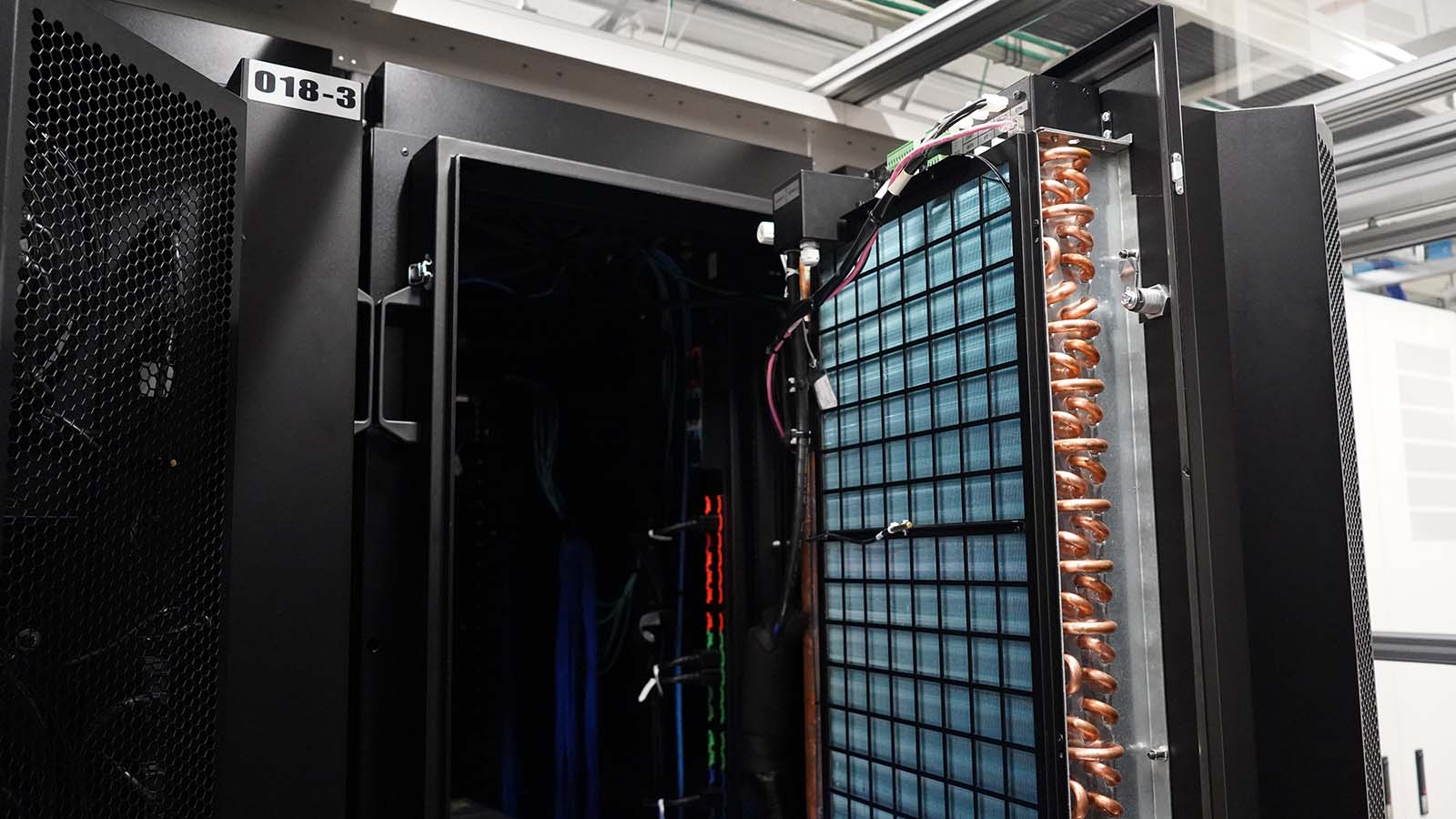 AIデータセンターは液冷が必須に、DLC・リアドア・サイドカーの3方式が競う - BizAIdea